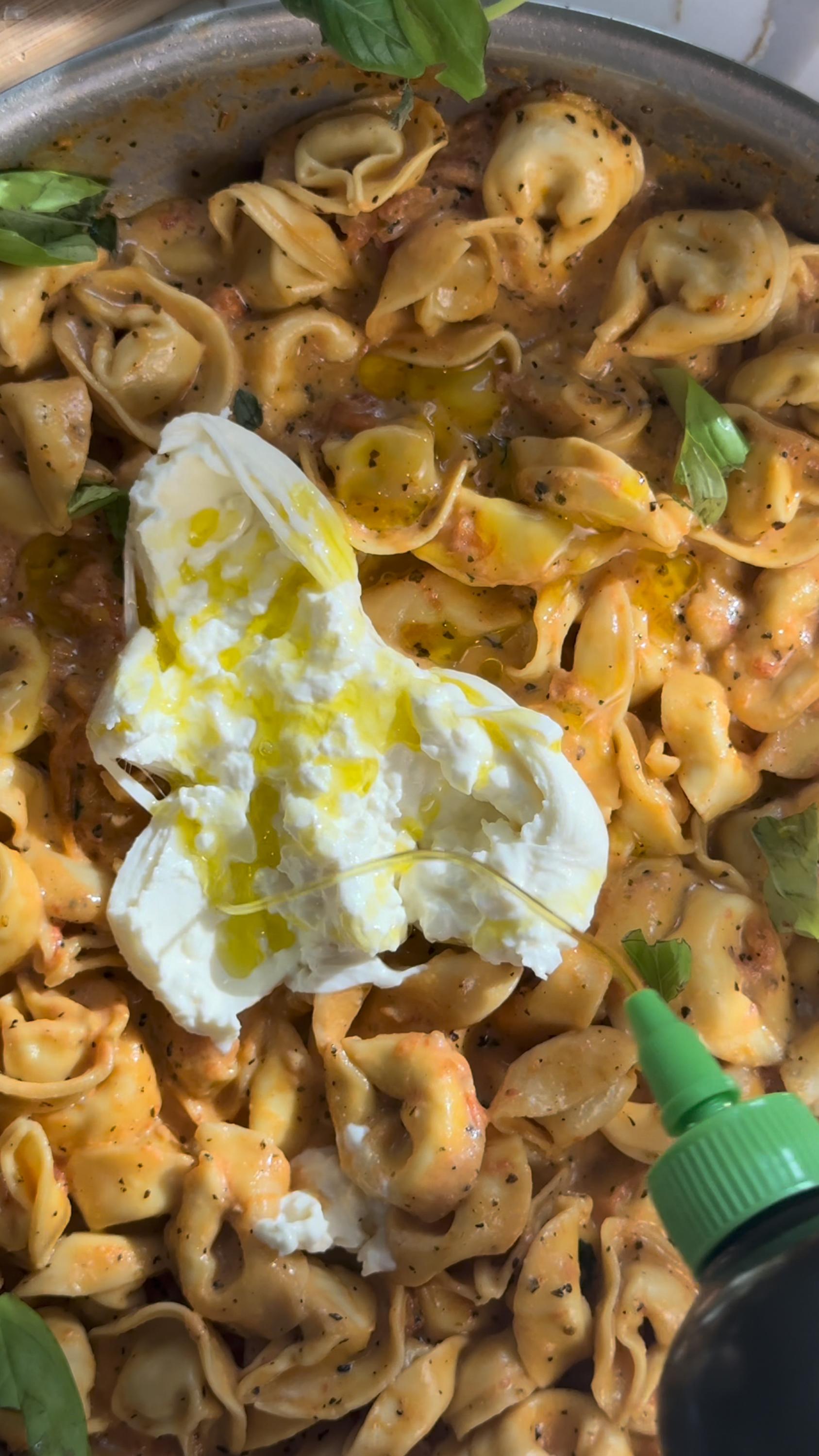 Tomato burrata pasta