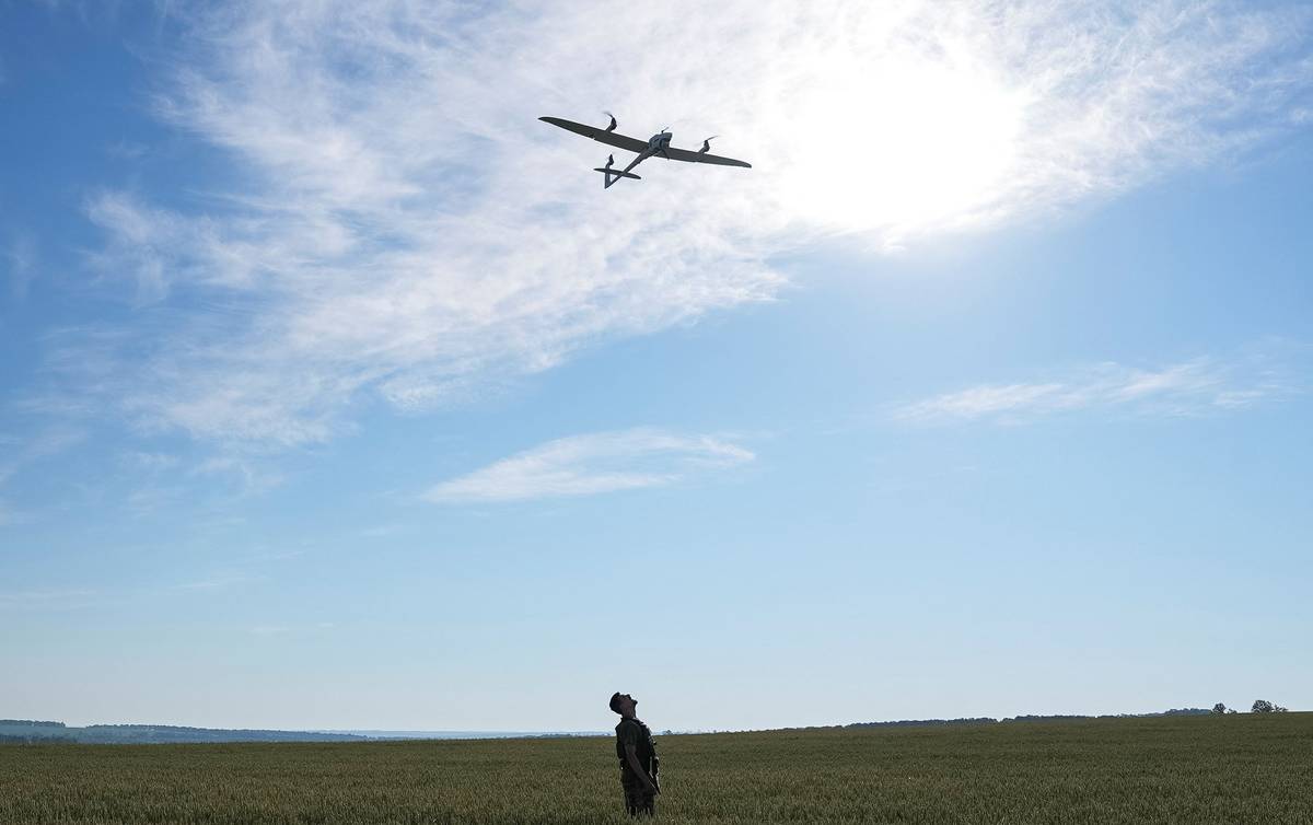 Efeito dos drones na guerra na Ucrânia altera táticas militares e ...
