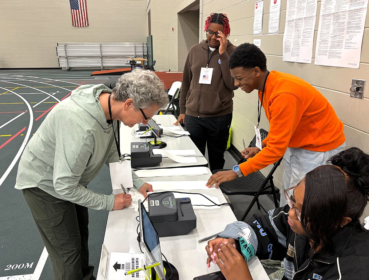 Indianapolis high school students spend school day as poll workers ...