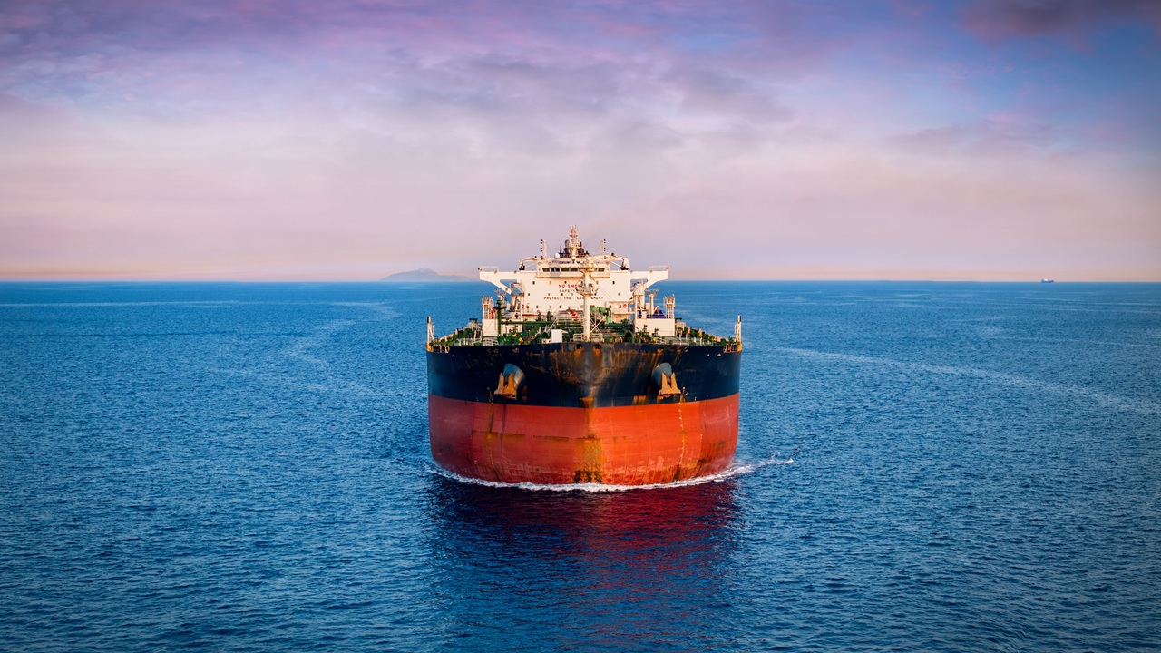 A 'huge' Iranian supertanker just gave the US Navy the slip