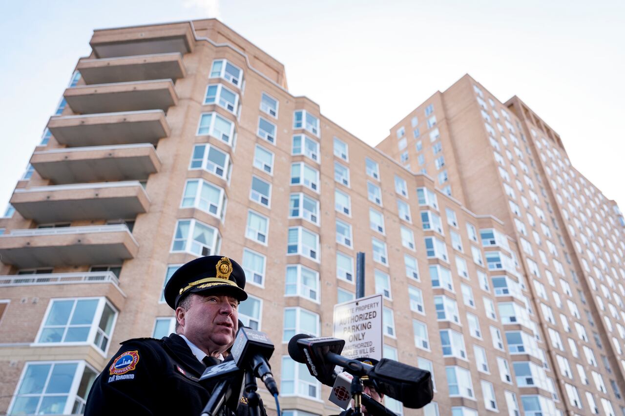 Fire burning at the same highrise that burned in 2025, displacing hundreds