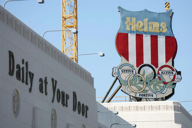 Historic LA dining district goes from tumbleweeds to lined-up customers ...