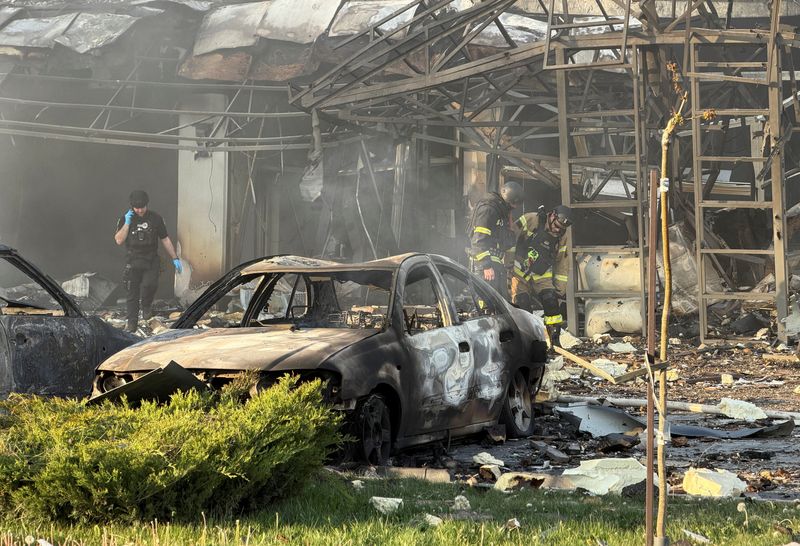 Russian attacks kill 27 before deadline for ceasefire proposed by Kyiv