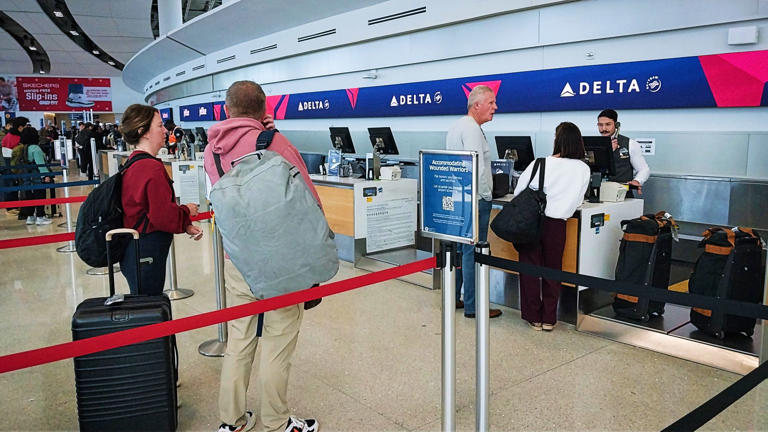 Show your credit card: Delta Air Lines' 'nonsensical' check-in rule ...