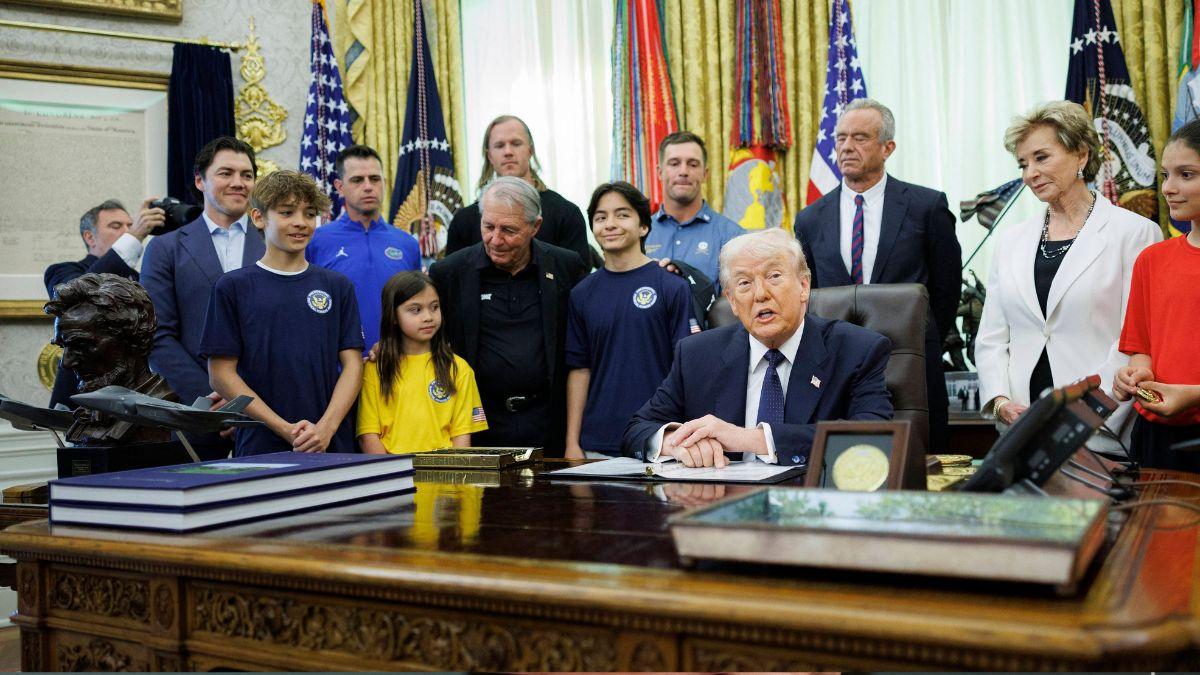 Donald Trump teases young girl by telling her she's too short to play ...
