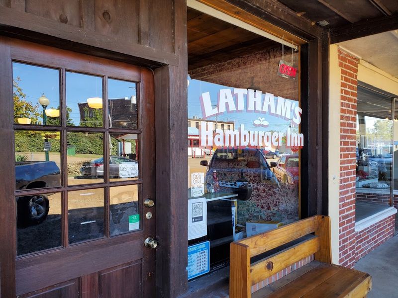 The best historic cheeseburger in Mississippi is found inside this tiny ...