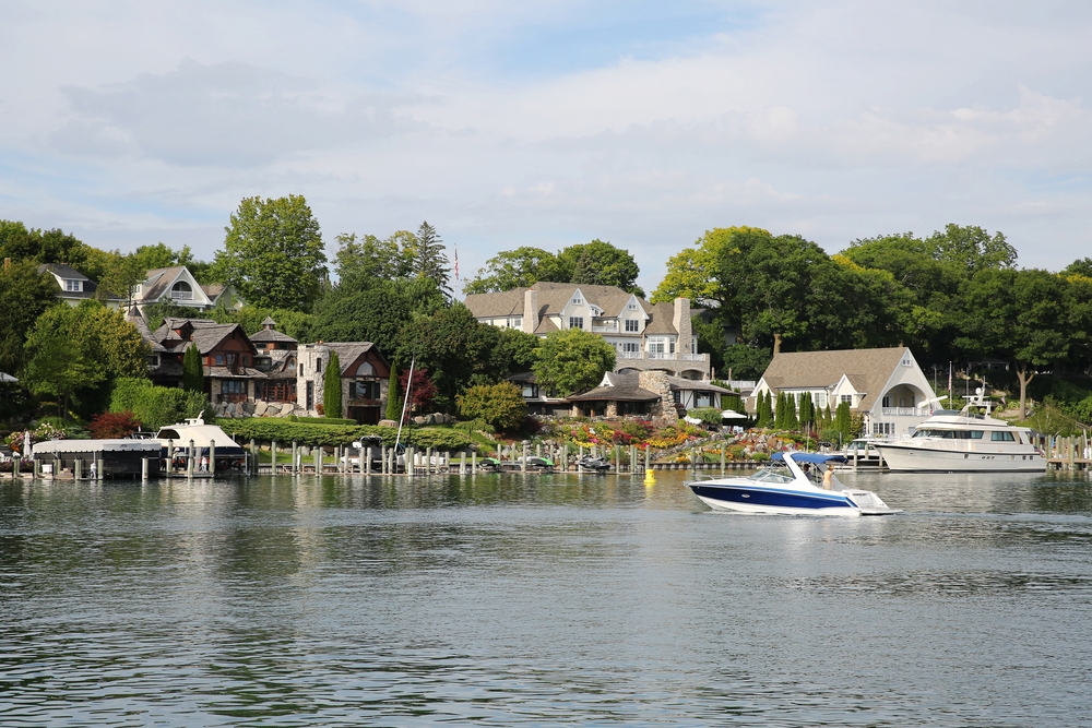 You can walk from Lake Michigan to a sailboat harbor in five minutes in ...