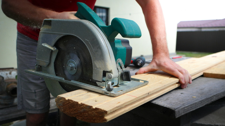 Safety tips to know before using a circular saw