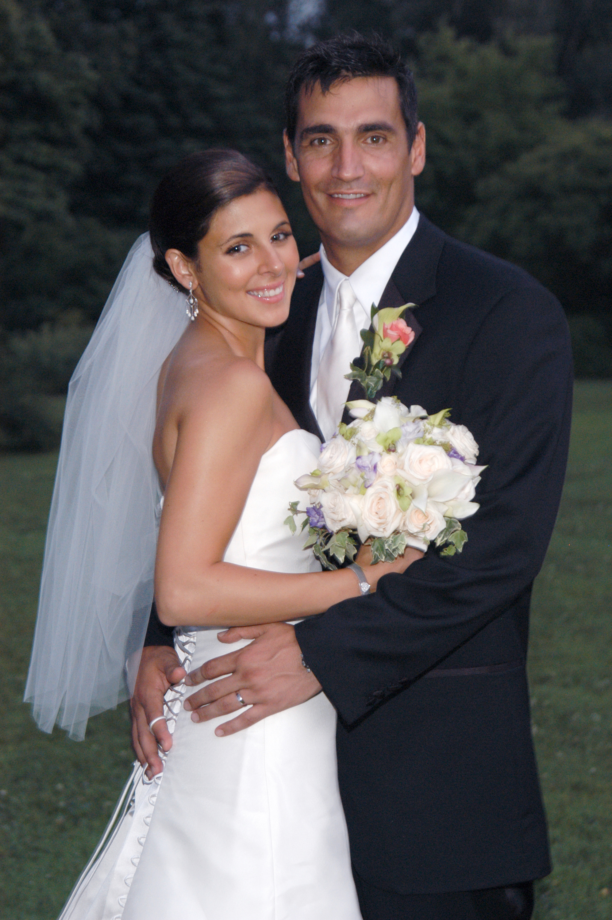 Jamie-Lynn Sigler claims ex AJ Discala stole 'Sopranos' money during ...