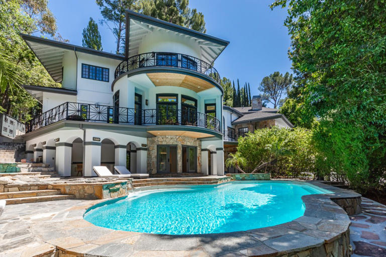 Selena Gomez wants $6.49M for her LA home with a 'glam room' and ties ...