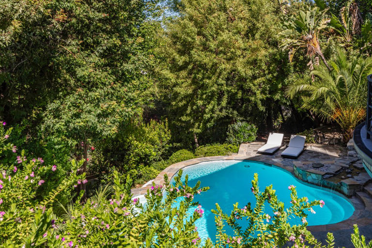 Selena Gomez wants $6.49M for her LA home with a 'glam room' and ties ...