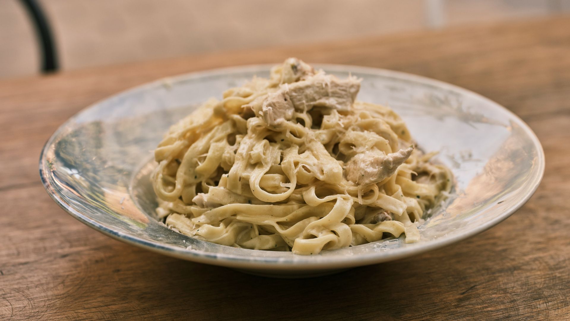 20 tourist foods locals rarely order