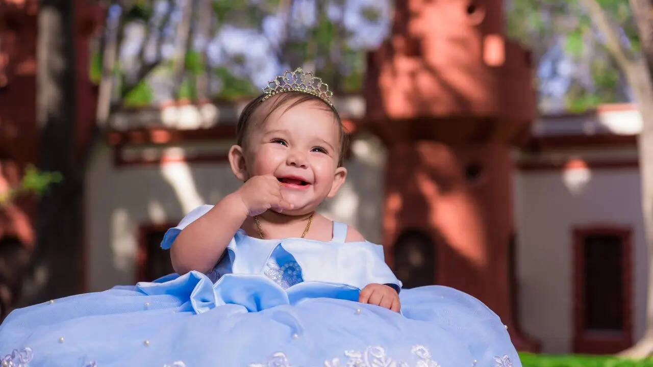 10 popular baby girl names starting with letter R