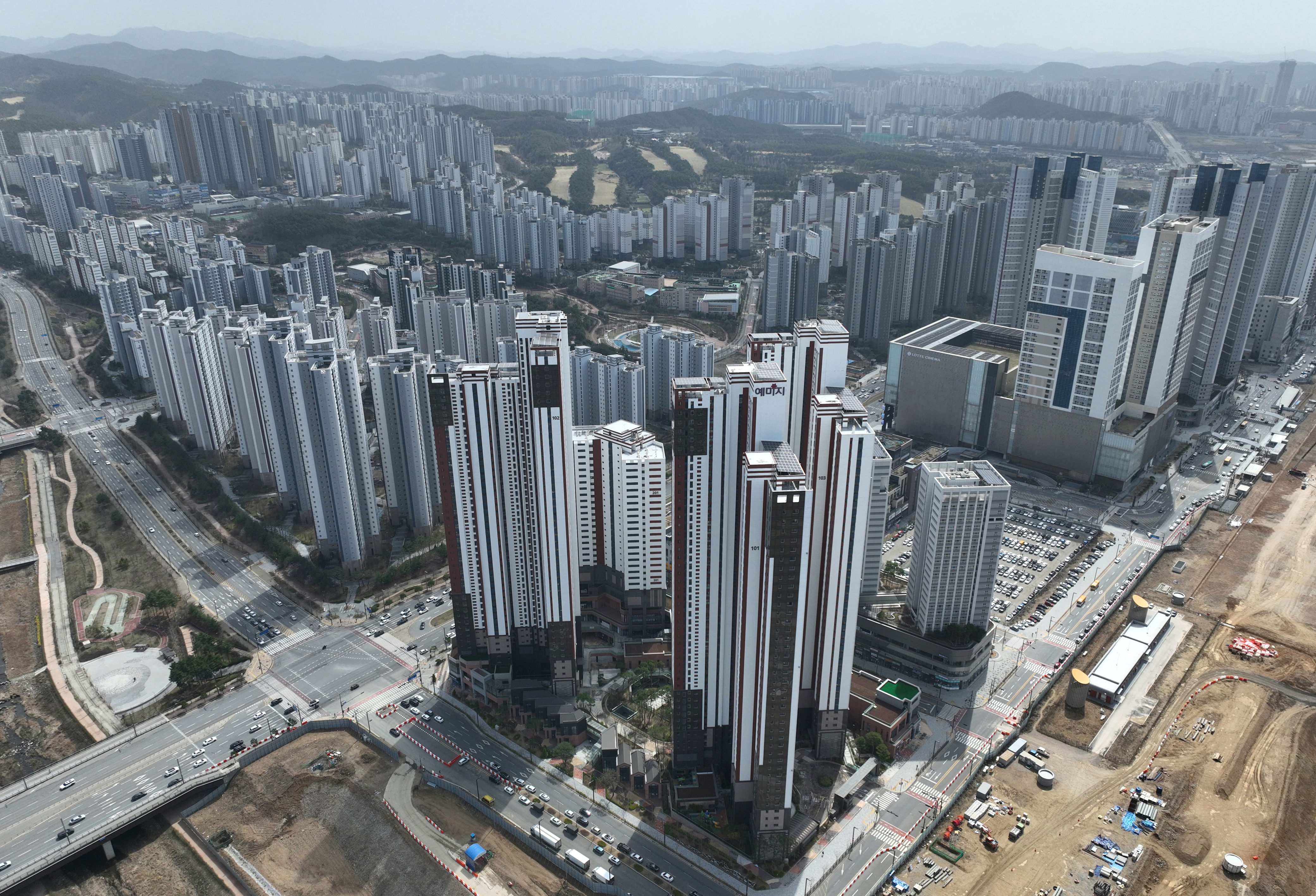 Samsung, SK Hynix lift southern Gyeonggi real estate