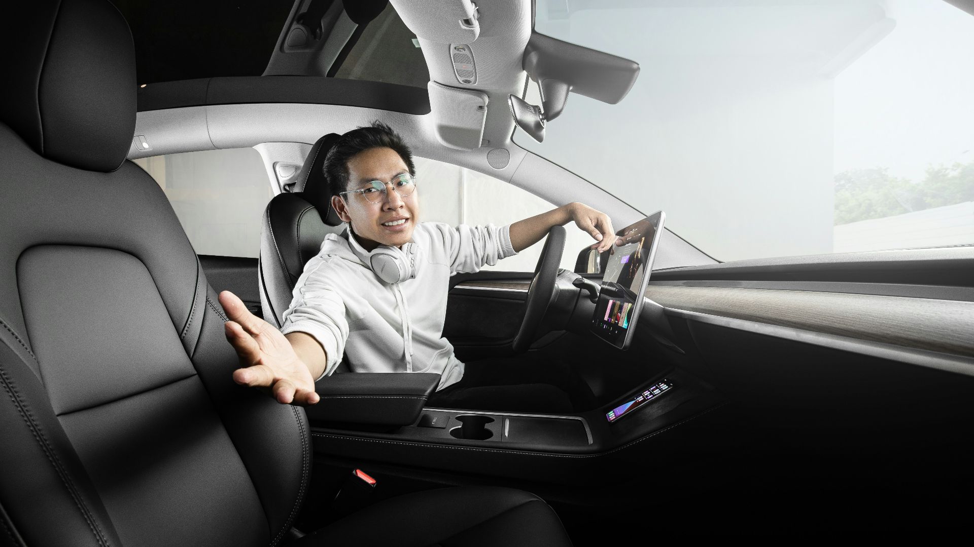 Do you miss tactile buttons in your car? You’re not alone