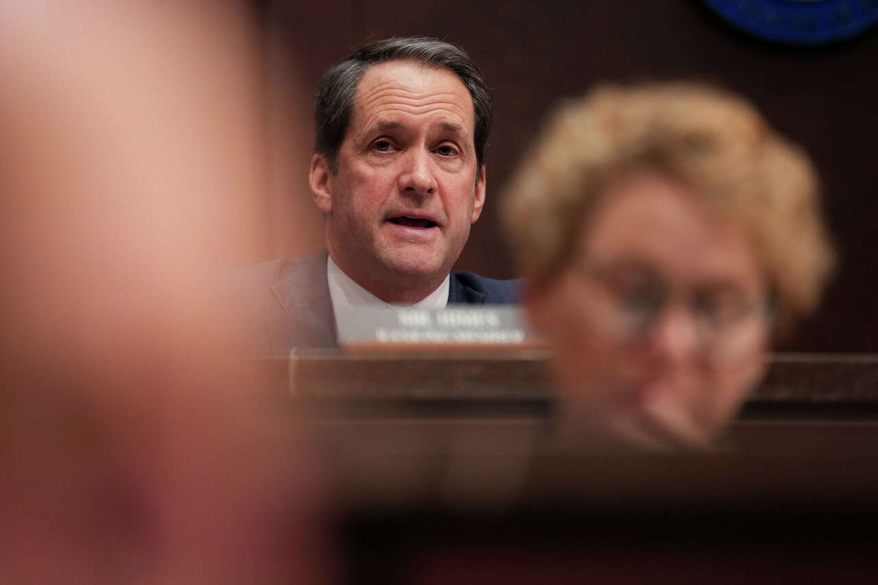 Jim Himes defends vote to extend surveillance powers under Trump ...