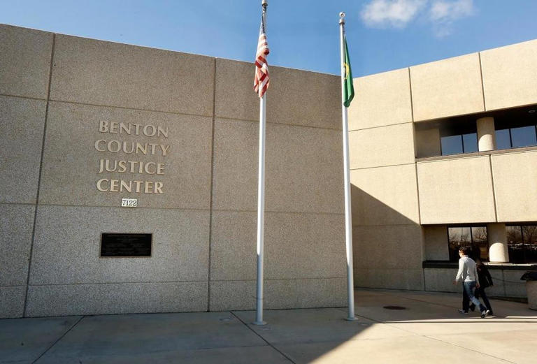 Deputy prosecutor says her old Benton Co. boss is failing. She wants ...