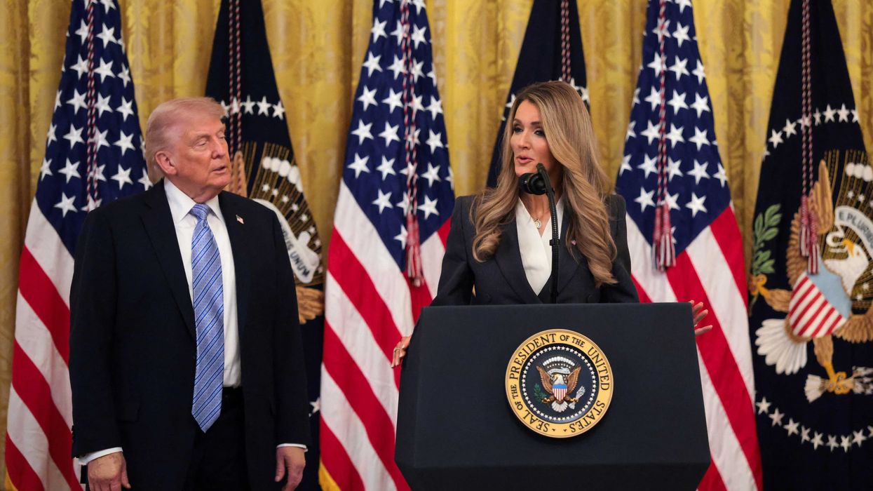 Trump stuns with glitch during small business event
