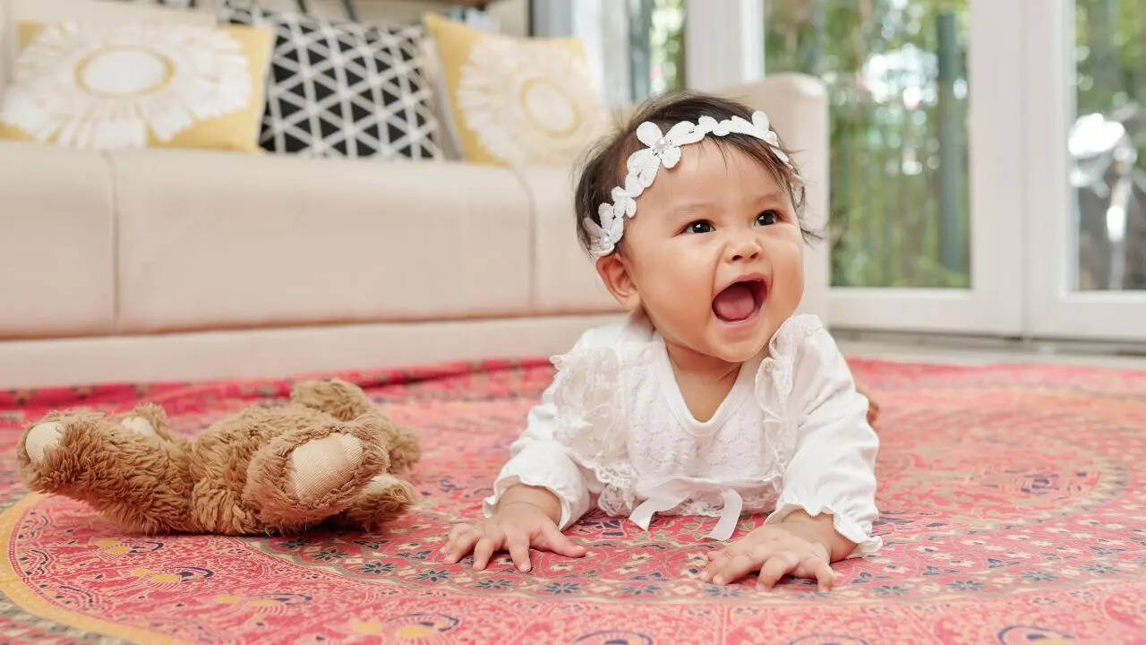 10 popular baby girl names starting with letter R