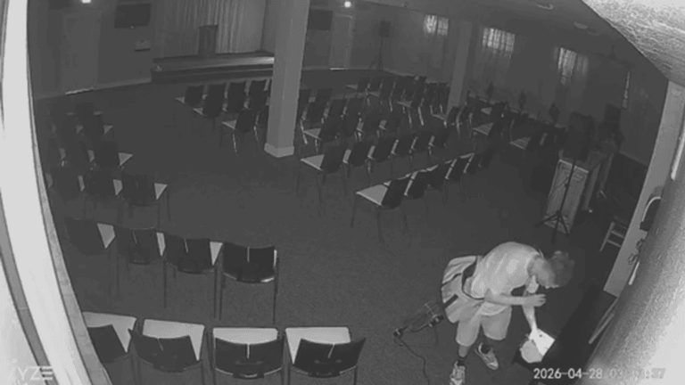 Thief caught on camera stealing $1,500 in audio equipment from ...