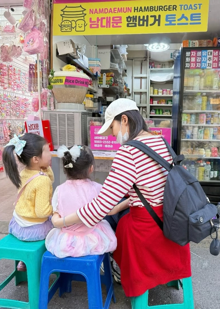 성유리, 얼굴·패션 너무 다른 쌍둥이 딸과 외출..요정 시절 잊은 엄마 일상