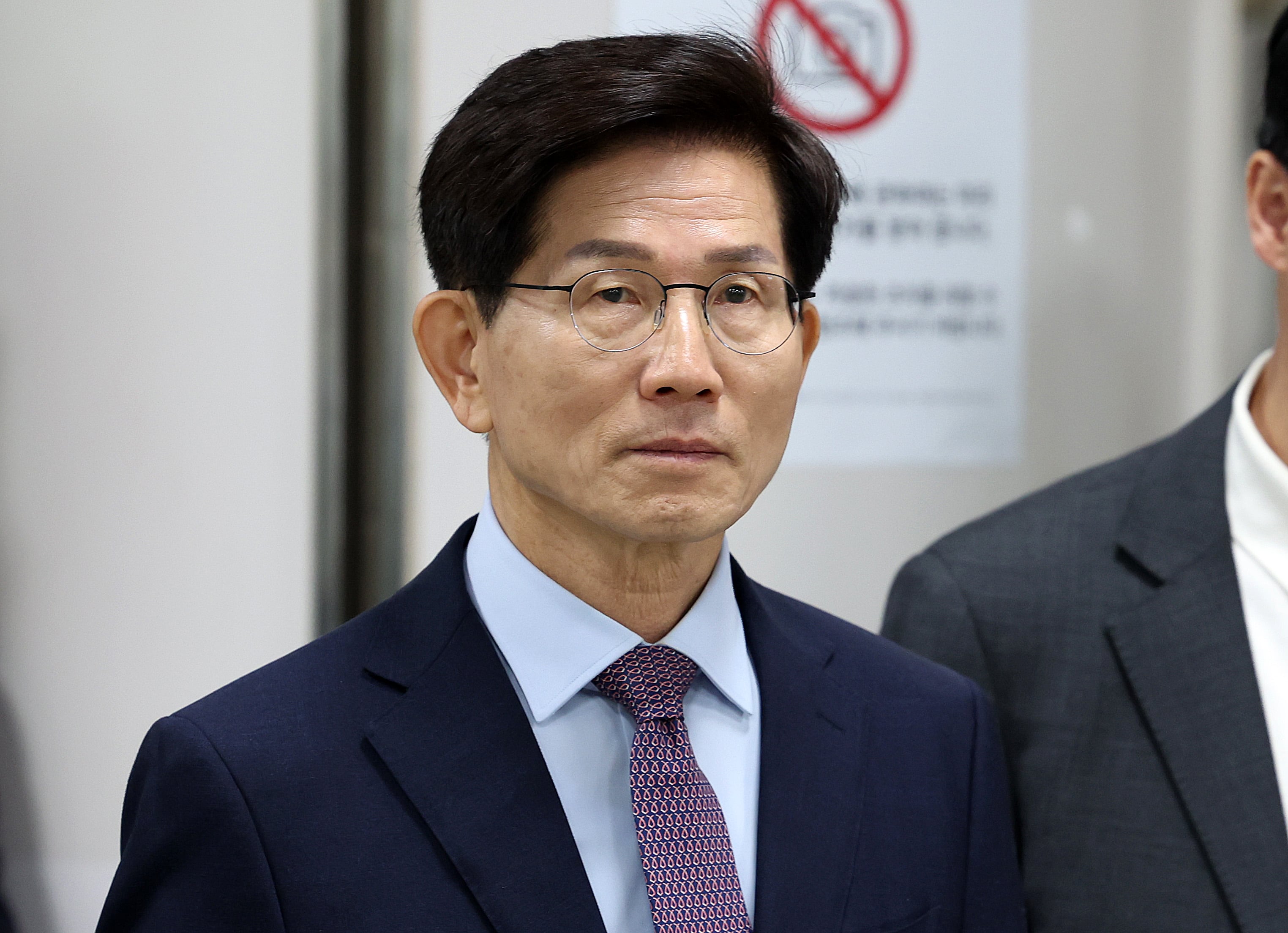 Former minister Kim Moon-soo's 500,000 won election law fine finalized
