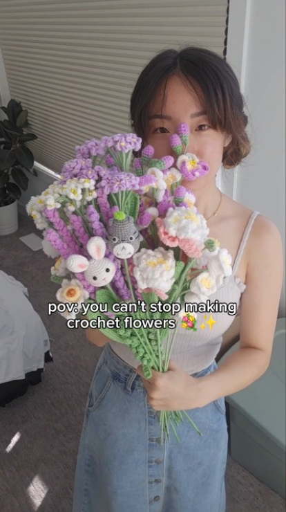 Why everyone is making crochet flowers now