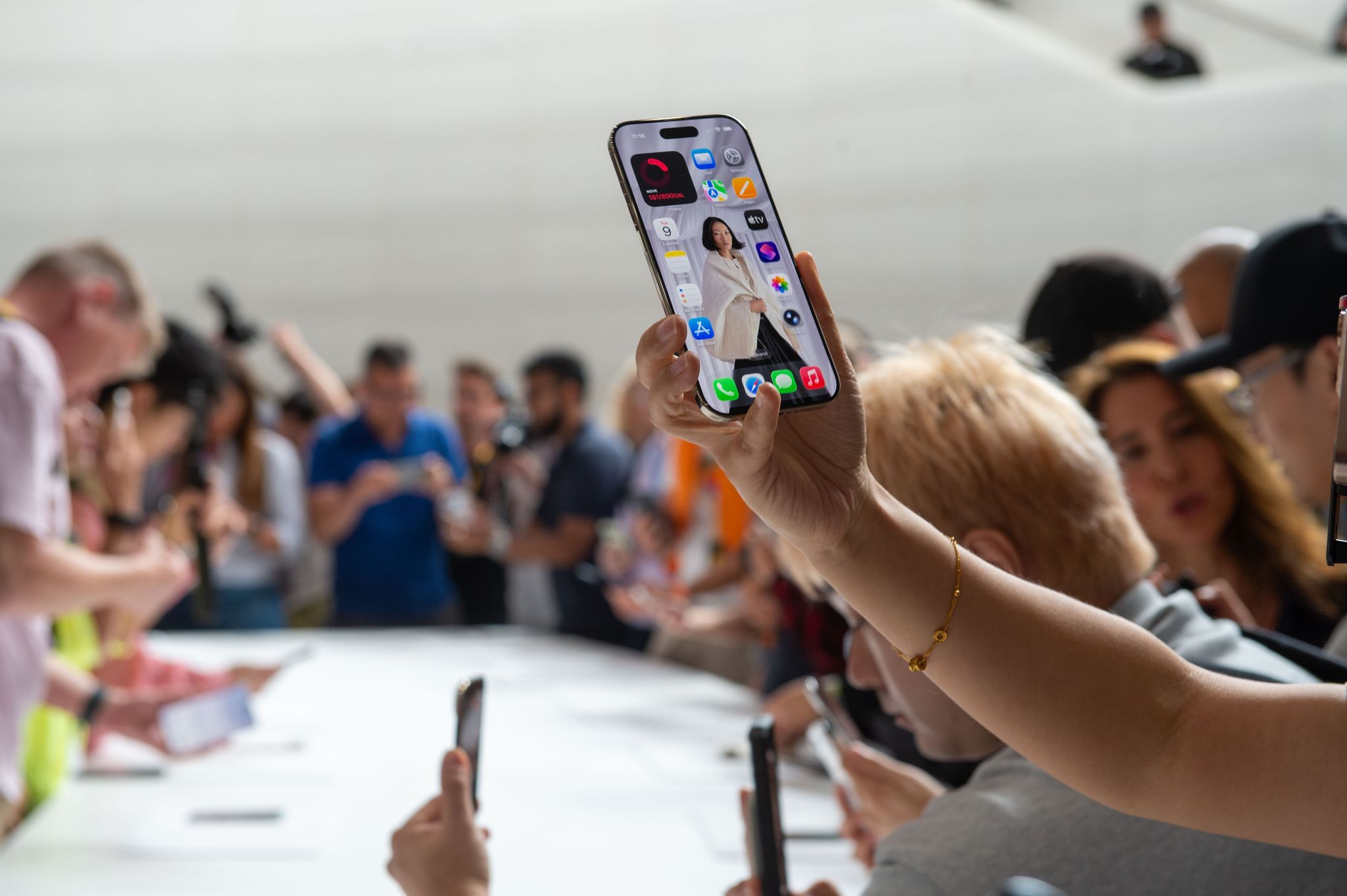 Apple agrees to $250 million settlement over delayed AI features