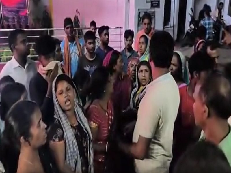 गिरिडीह में 300 कोयला चोरों का सीसीएल साइडिंग पर हमला, अधिकारी समेत 8 ...