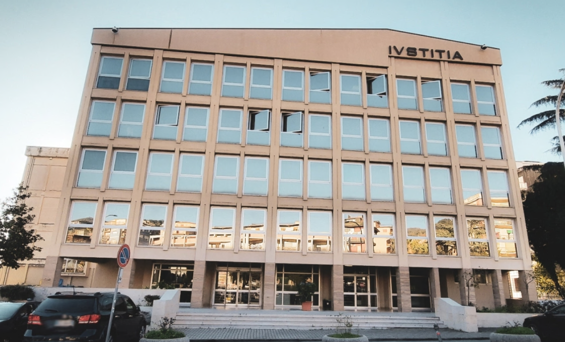 Lamezia, tentata estorsione e armi con l'aggravante mafiosa: assolti ...