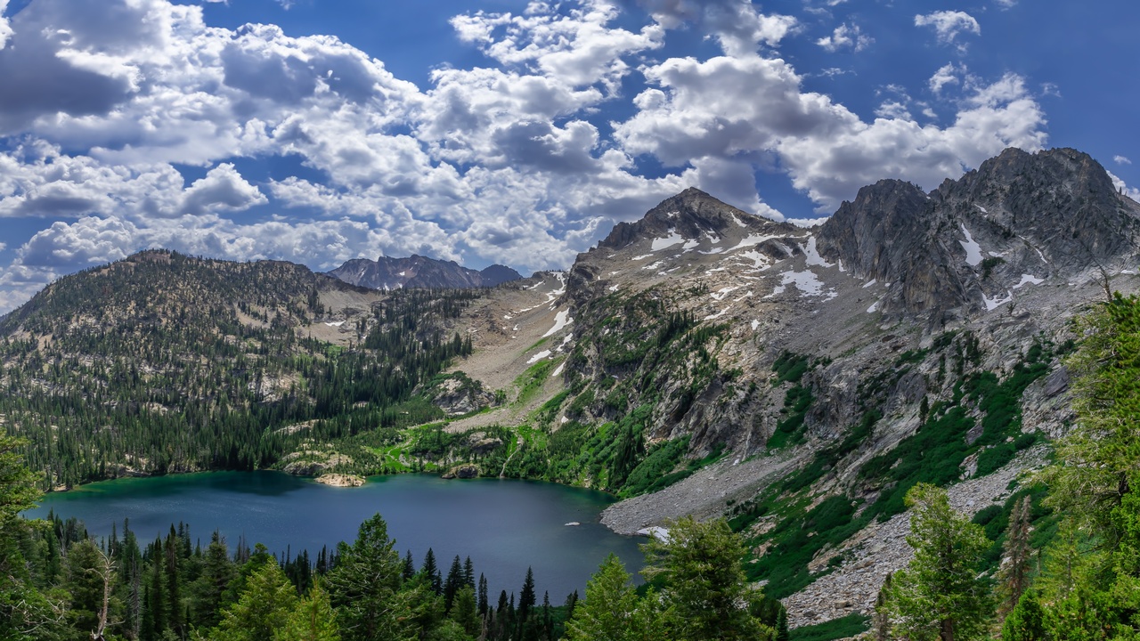 The mountain range that looks like a saw blade has 1,000 lakes and zero ...