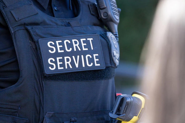 Secret Service kill armed suspect, strike bystander in shooting near ...