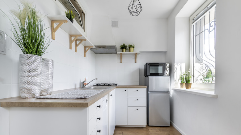 The 6 best cabinet colors to make a small kitchen feel more spacious