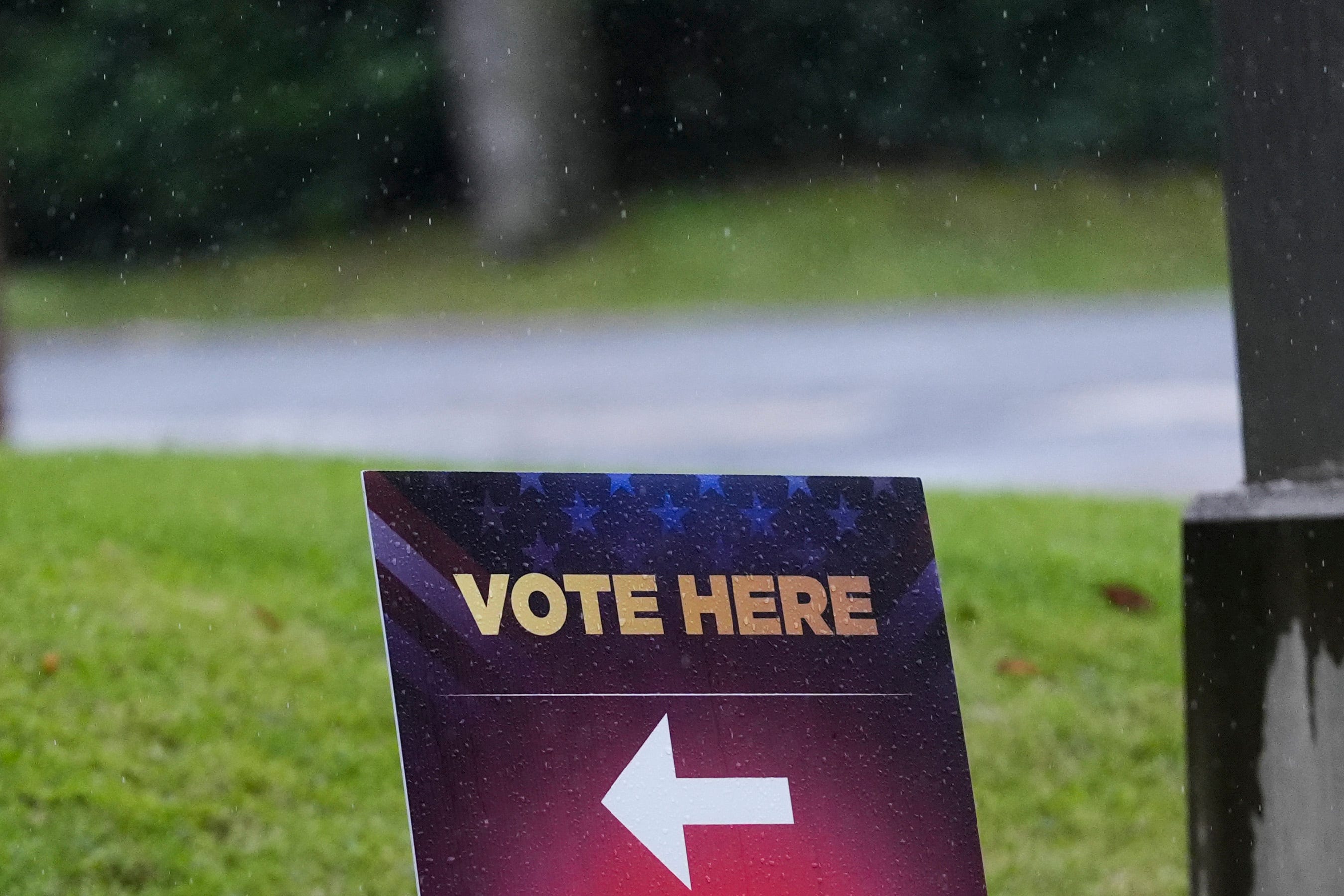Who will win Alabama Senate runoff? New poll shows shift in lead