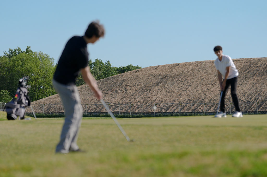 White House East Wing debris dumped at nearby golf course has toxic ...
