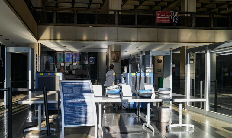 New California bill would prevent ICE arrests in and around state ...