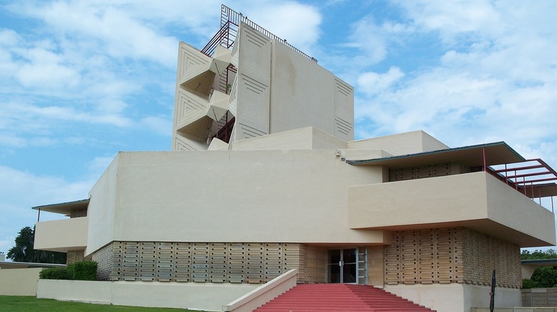 The largest singular collection of Frank Lloyd Wright architecture is ...