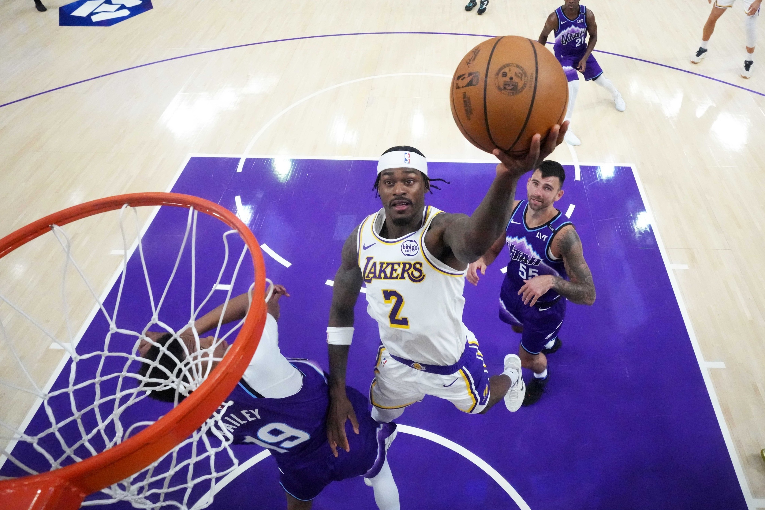 Lakers’ Jarred Vanderbilt suffers gruesome finger injury in Game 1 vs ...