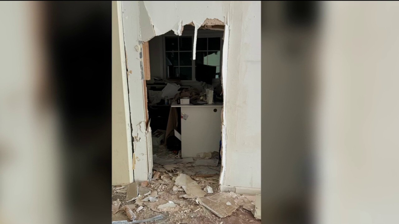 Burglars drag safe out of San Jose business