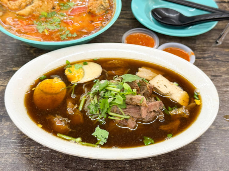 Subang Jaya USJ11’s Restoran Yum Cha is the place for tom yum fish head ...