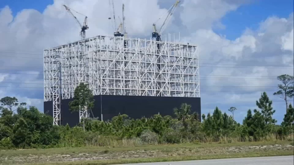 SpaceX’s gigabay taking shape at Kennedy Space Center