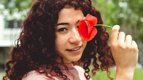 Menos maquillaje, mejores resultados: así funciona este corrector de color