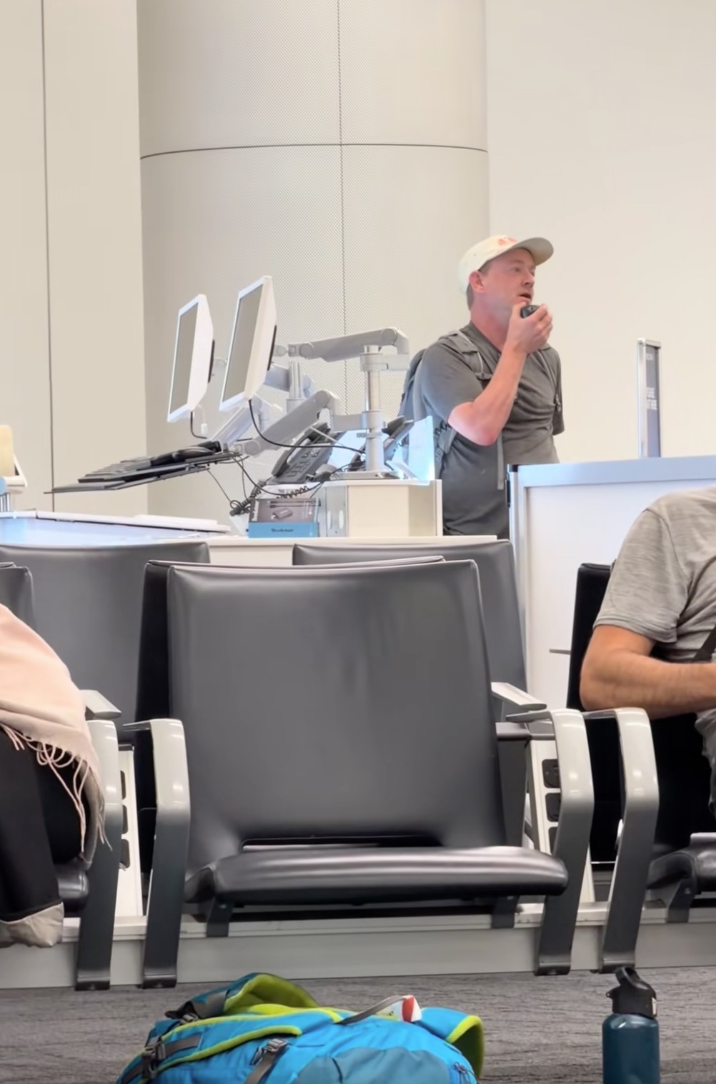 Chaotic moment Delta passenger takes over gate counter and tees off on ...