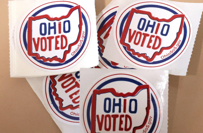 Voters rejecting Avon Lake income tax increase in early results