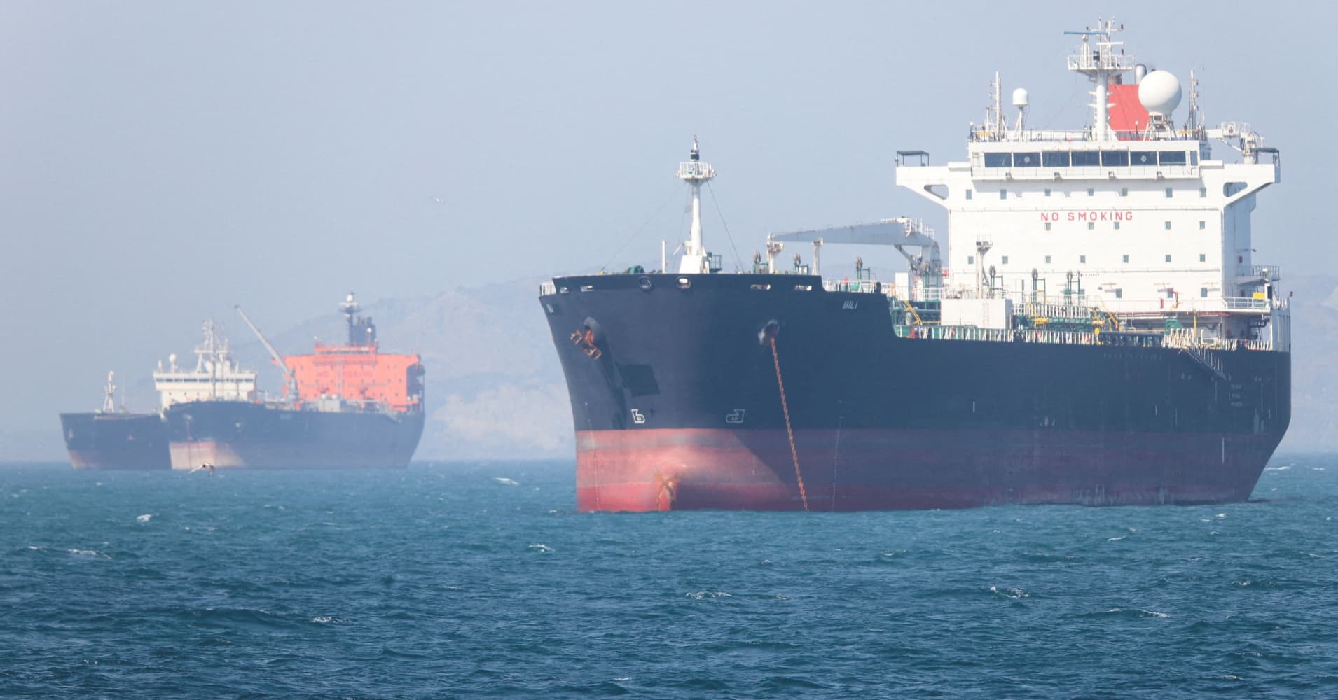 Trump pauses US bid to guide ships out of Strait of Hormuz, cites Iran ...