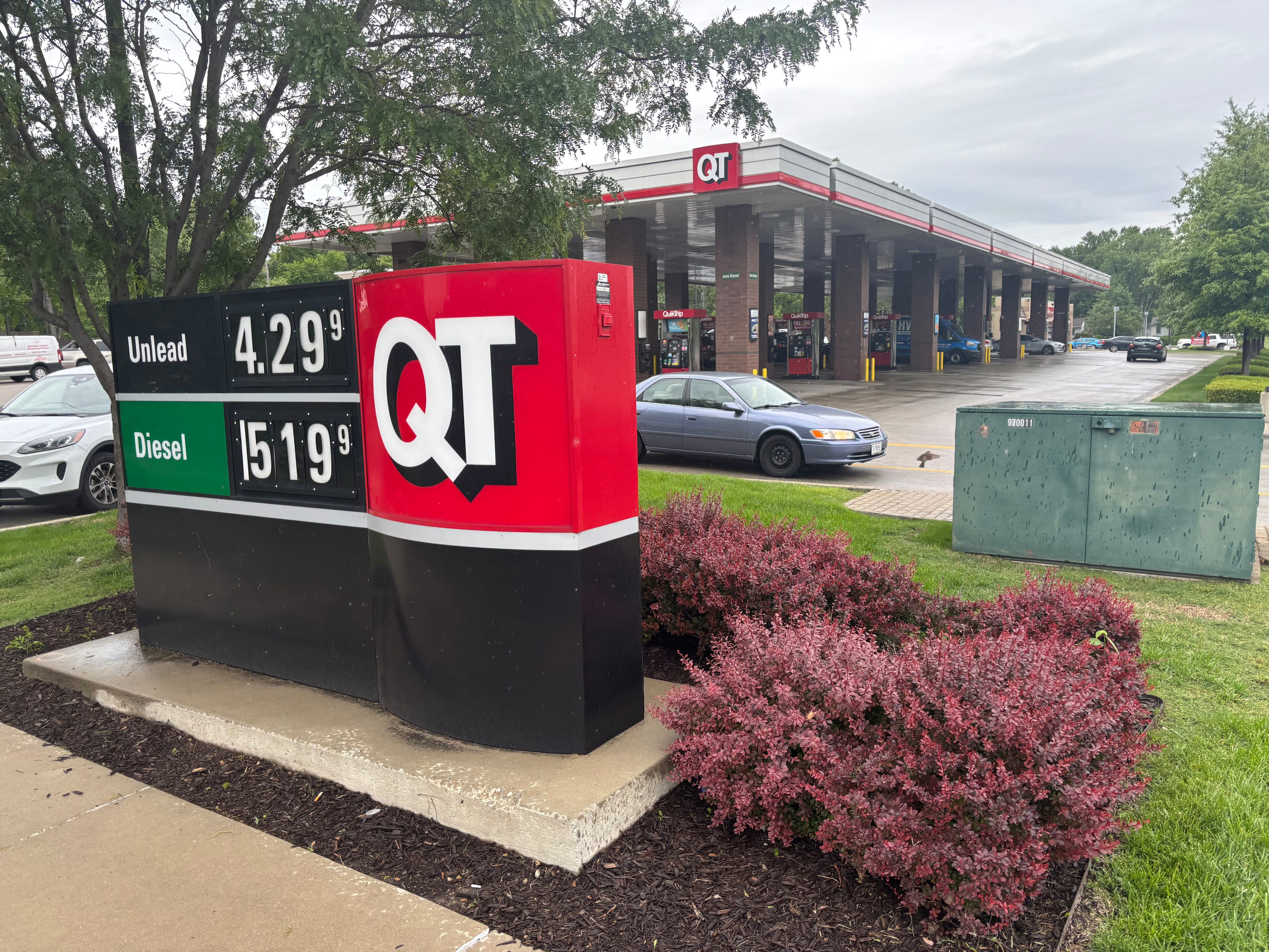 Gas prices surge past $4 in Kansas City metro