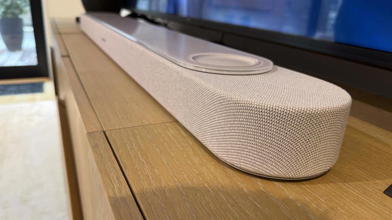 Bose Lifestyle Ultra Soundbar, Speaker Let You Control With Your ...
