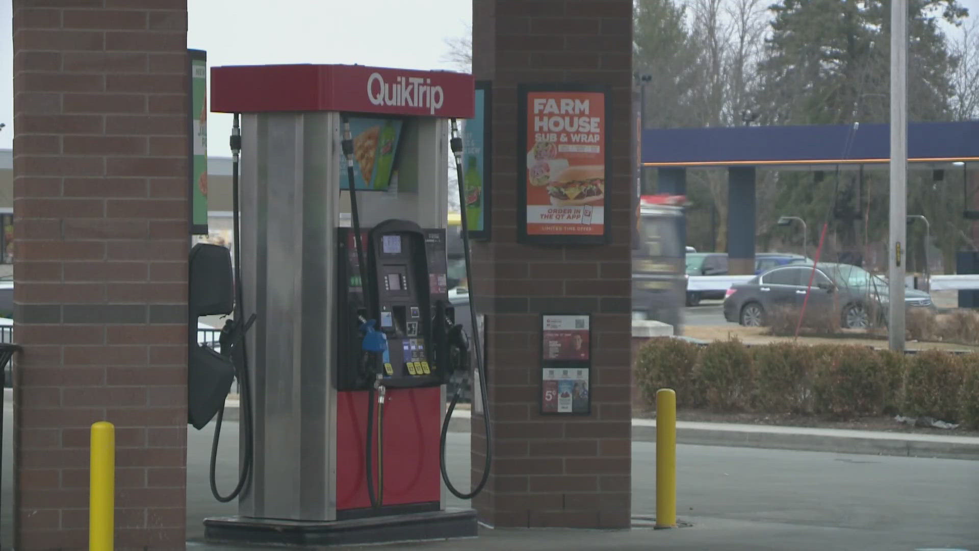 Gas prices still surging in Iowa amid Iran war