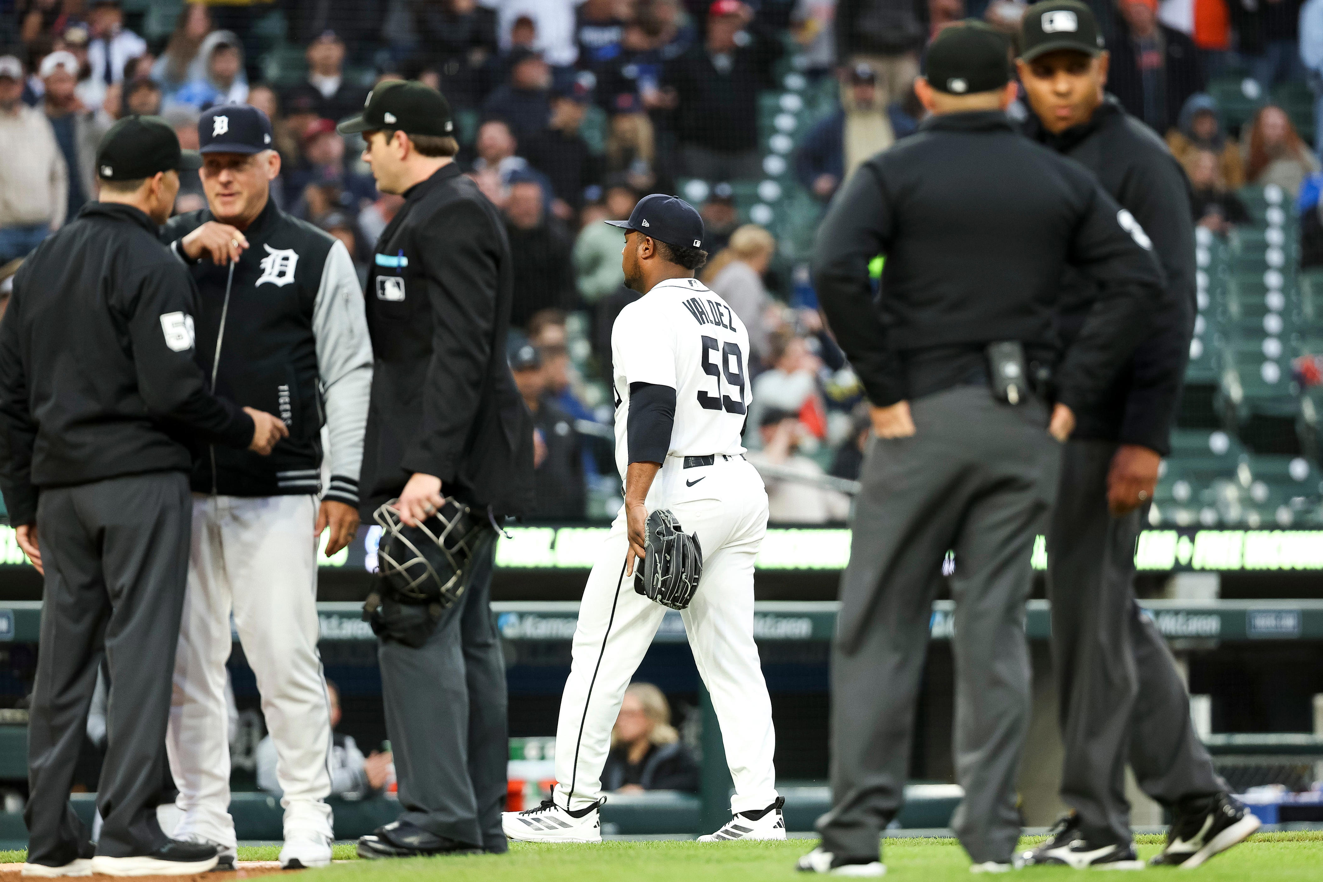 Tigers-Red Sox clear benches after Valdez allows 10 early runs