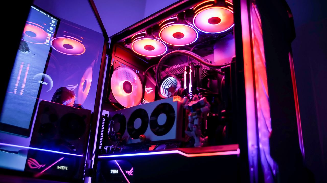 Modder builds room-sized gaming PC featuring air conditioning and a sauna